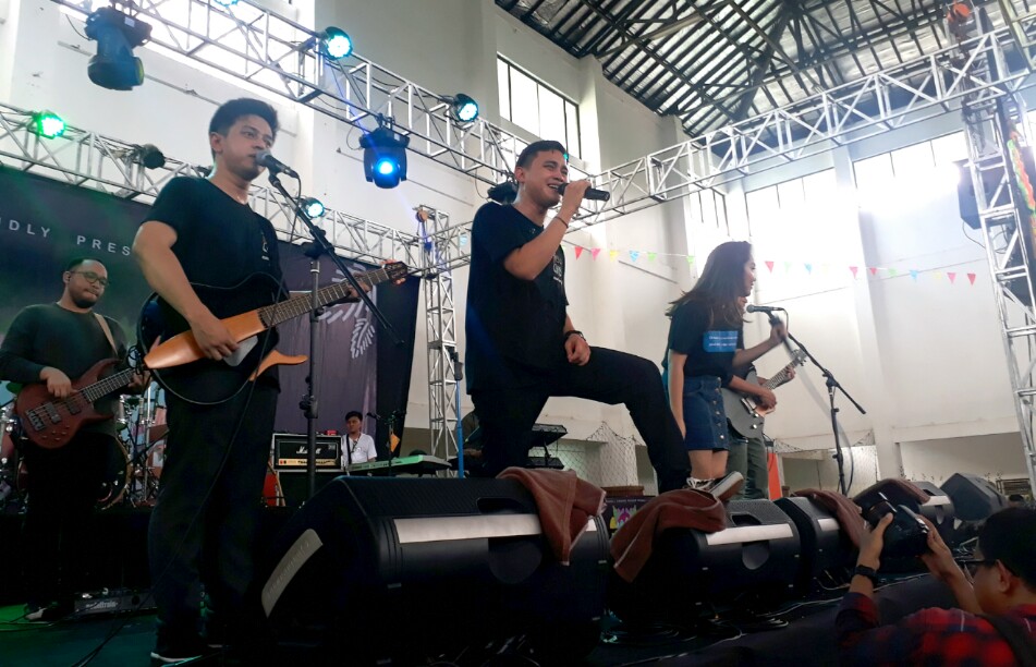 Hivi Sukses Meriahkan Panggung IONE 2018 - Raria.id